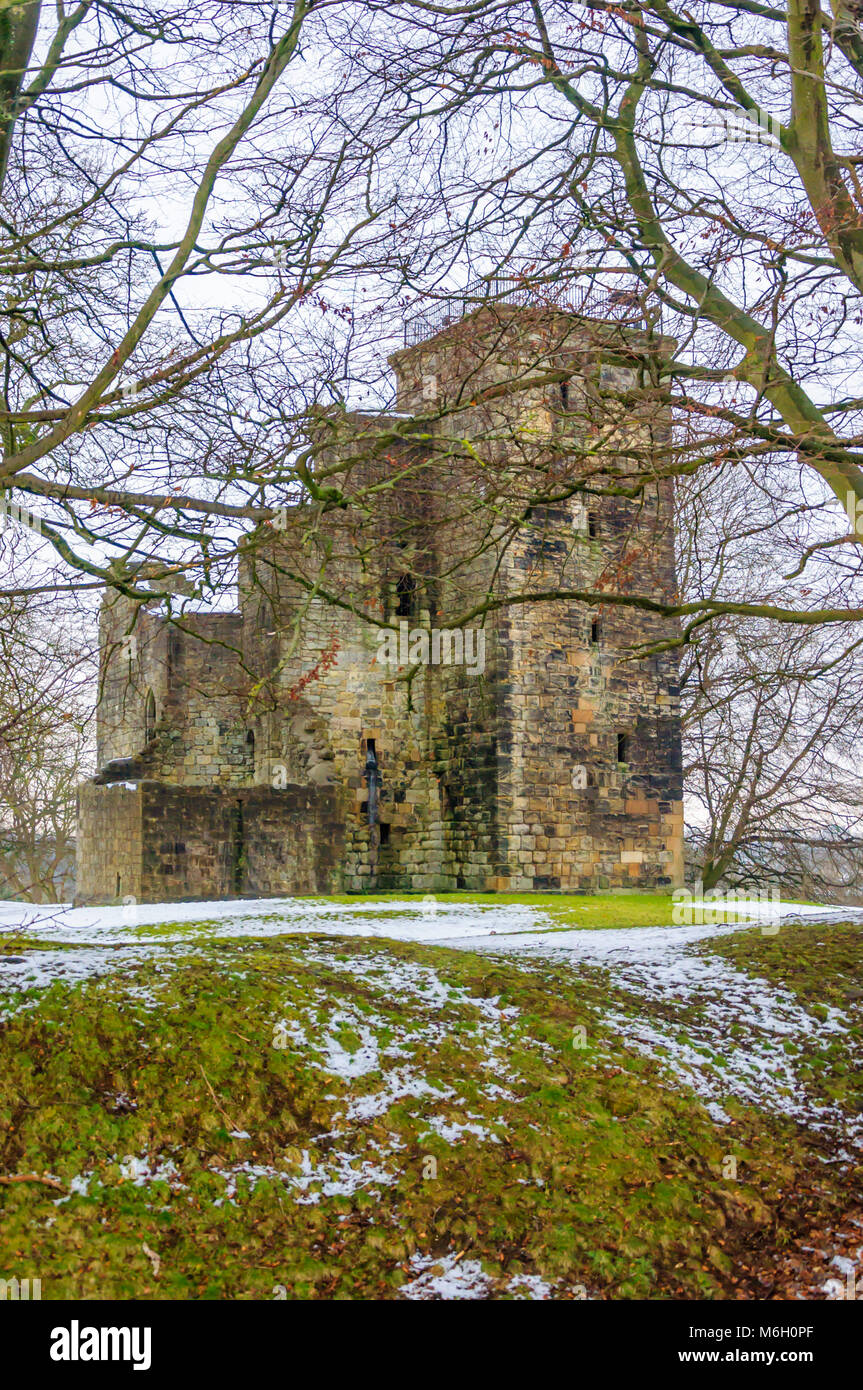 Crookston castle scotland hi-res stock photography and images - Alamy