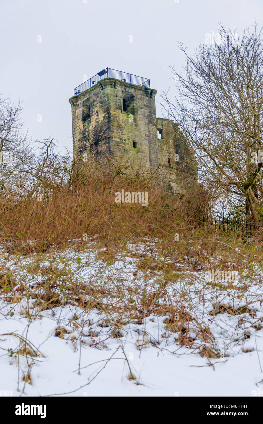 Crookston castle scotland hi-res stock photography and images - Alamy