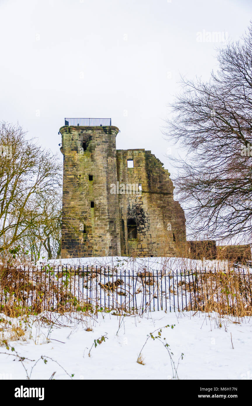 Crookston castle scotland hi-res stock photography and images - Alamy