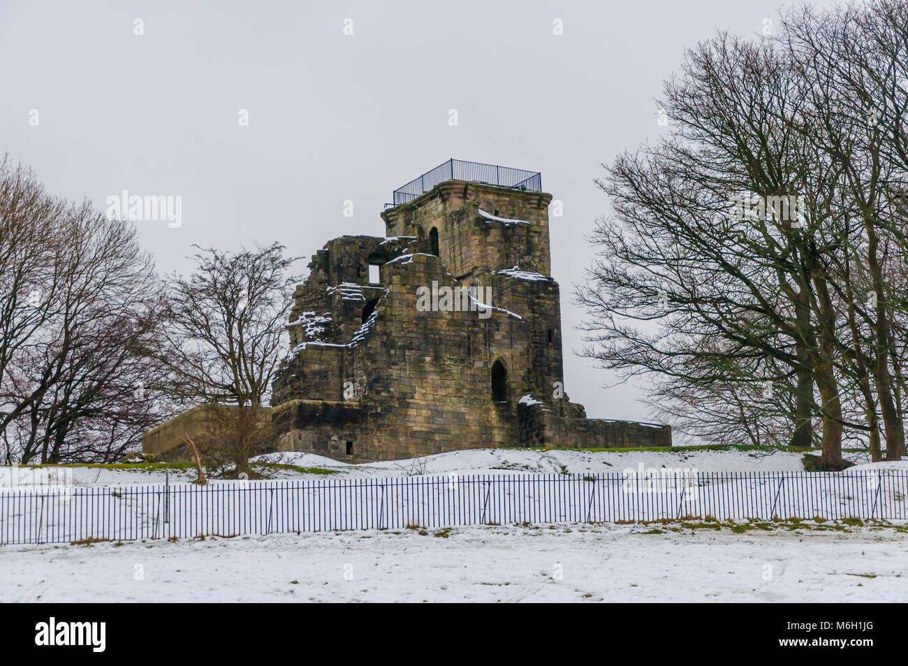 Crookston castle scotland hi-res stock photography and images - Alamy