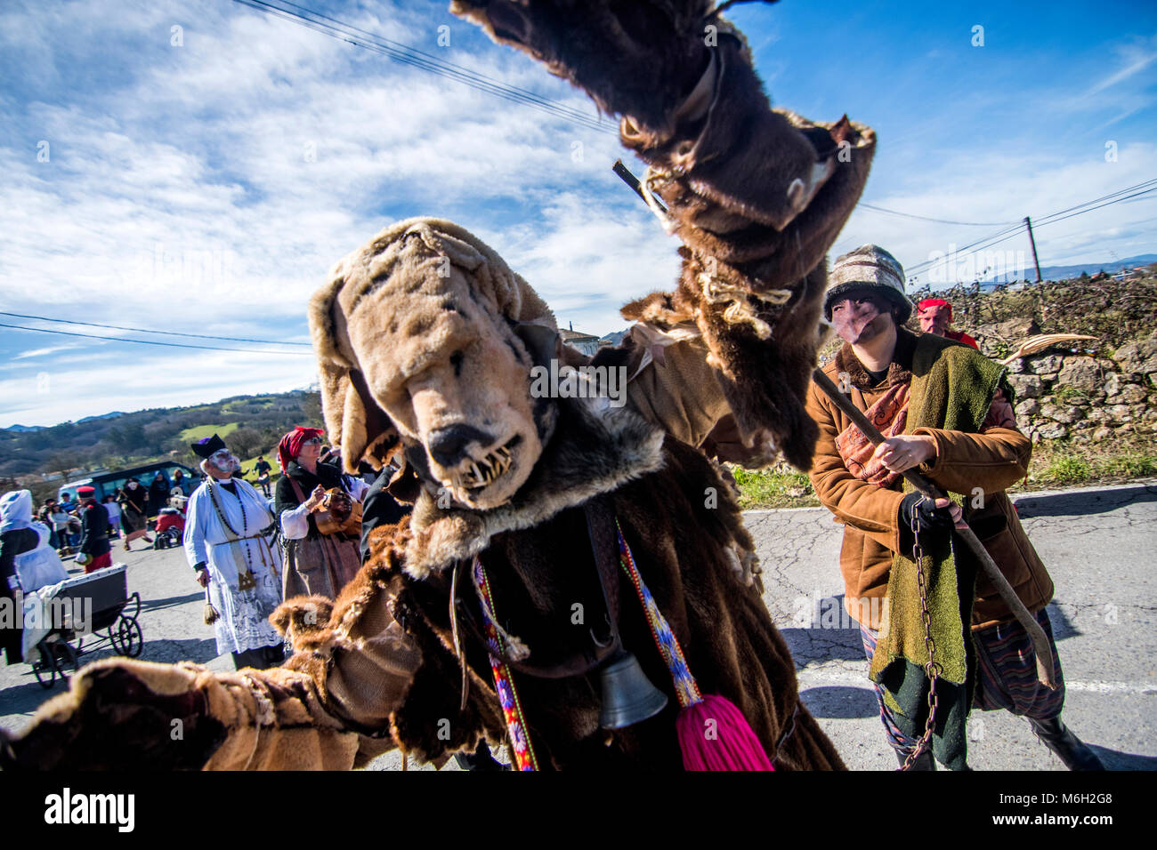 Valdesoto, Spain. 4th March, 2018. A mazcaritu, a traditional mask of ...