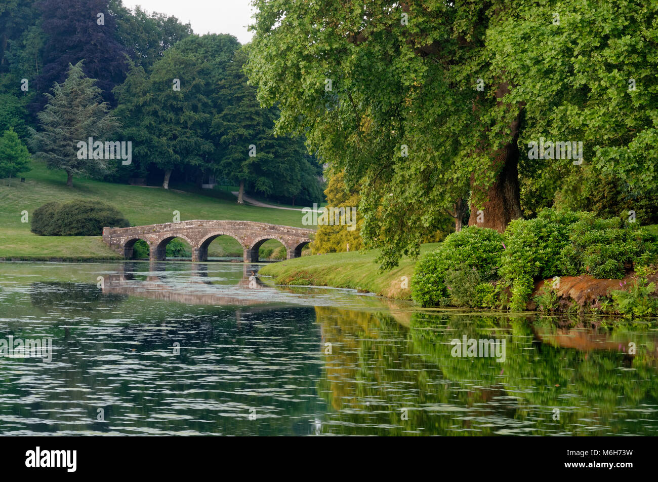 Palladian bridge at Stourhead Garden Stock Photo - Alamy