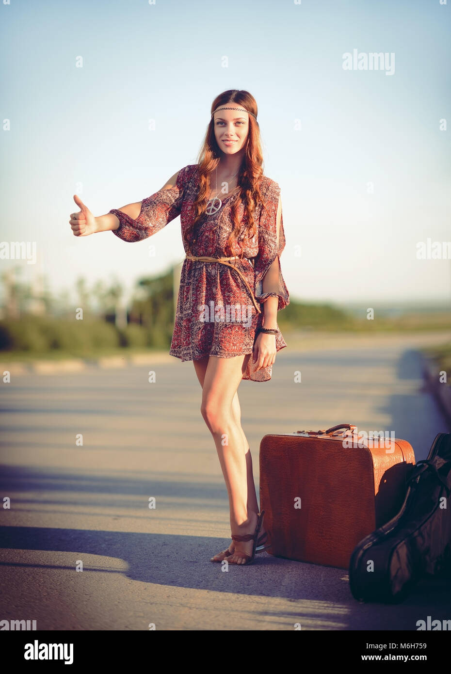 Girl hitchhiking hi-res stock photography and images - Alamy