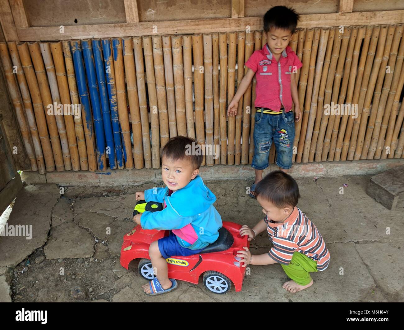 Everyday life scenes in Laos Stock Photo - Alamy