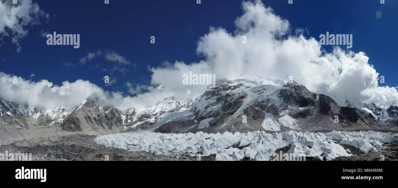 Scenic view of the himalayan Everest Range with blue sky and clouds ...