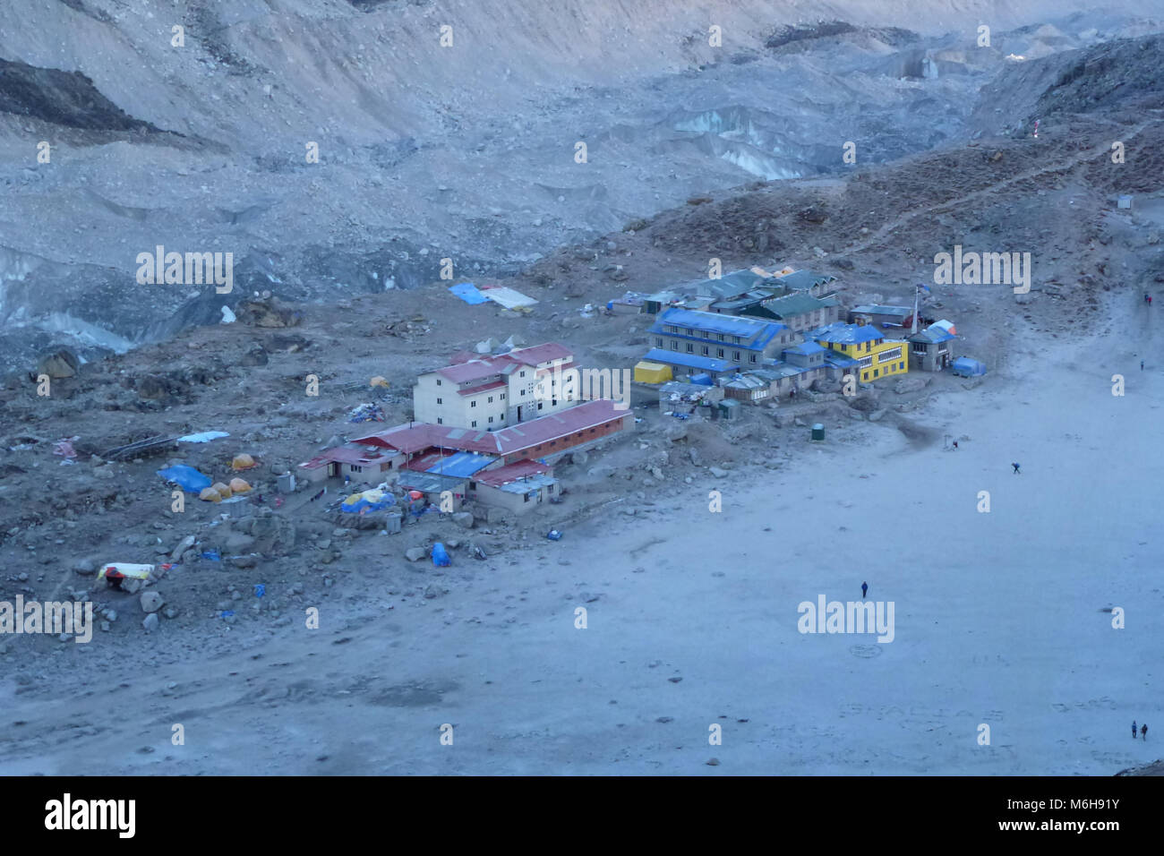 Gorak shep village hi-res stock photography and images - Alamy