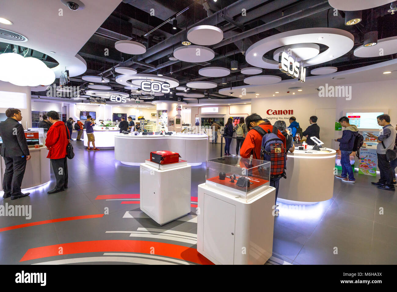 Hong kong kowloon mall hi-res stock photography and images - Alamy