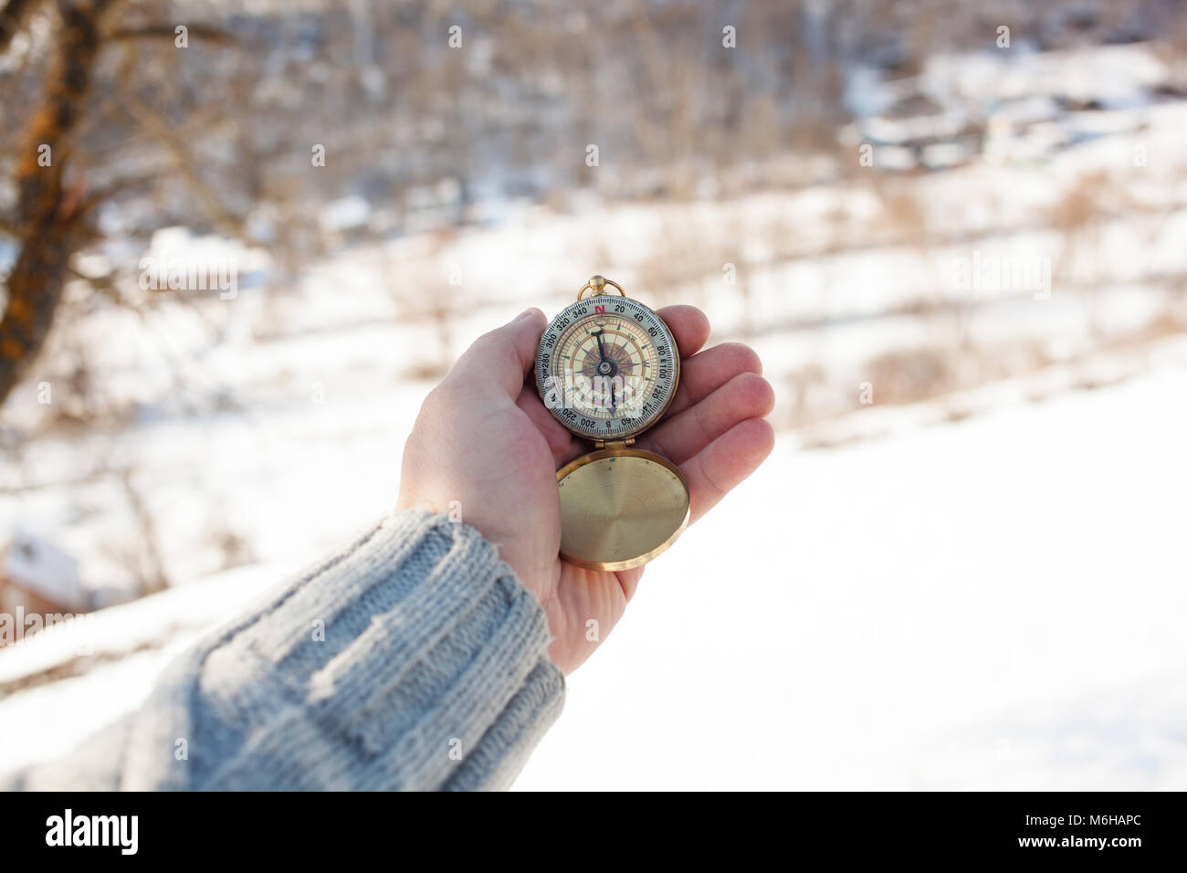 Hand holding a compass hi-res stock photography and images - Alamy