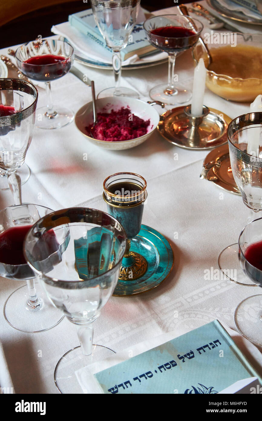 Passover seder hi-res stock photography and images - Alamy