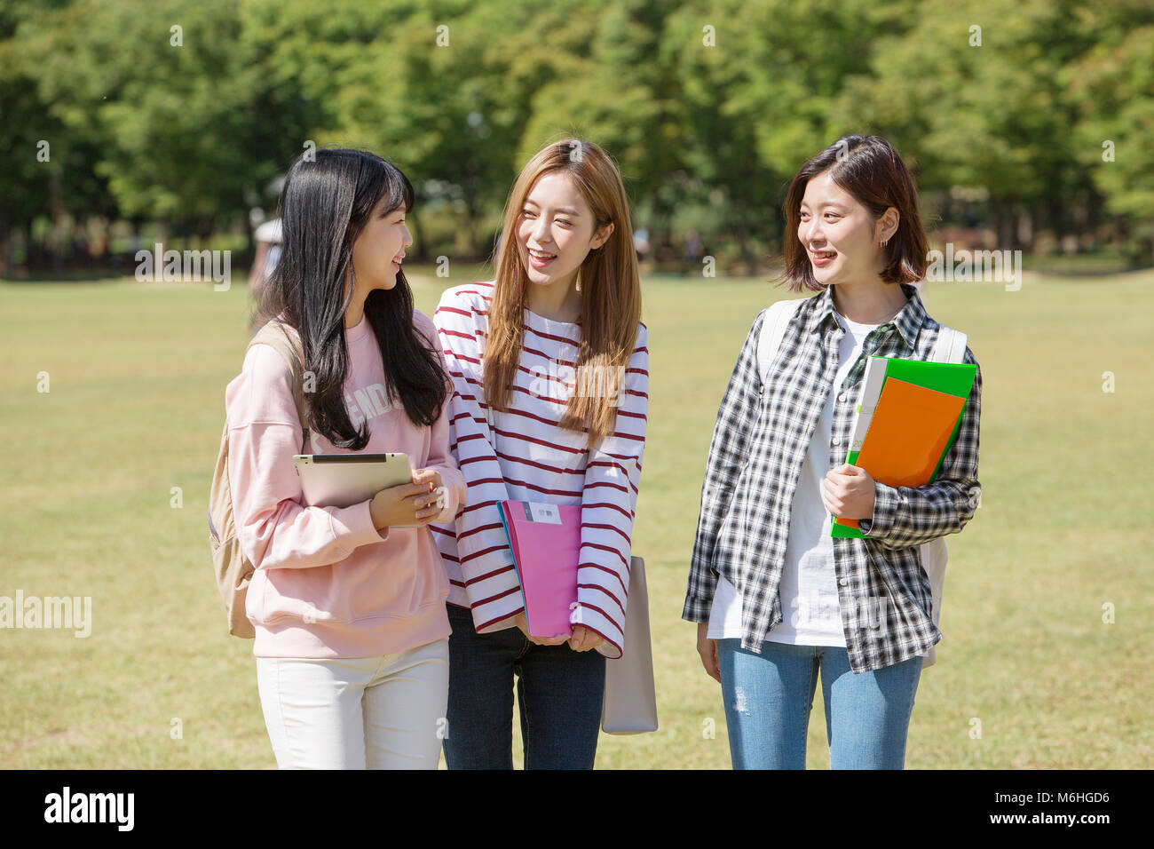 Campus life - freshmen enjoy theirs the campus life. young college ...