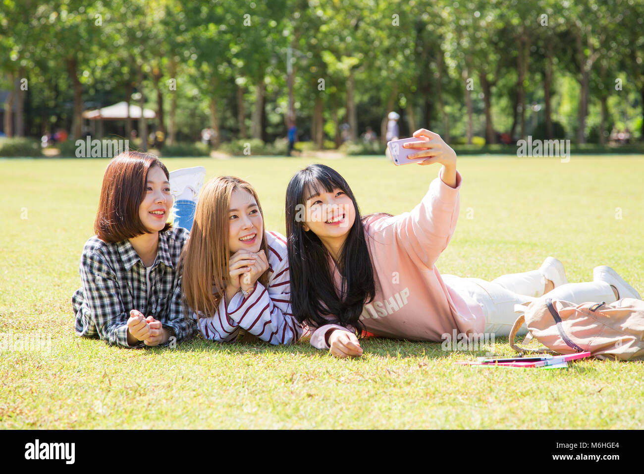 Campus life - freshmen enjoy theirs the campus life. young college ...