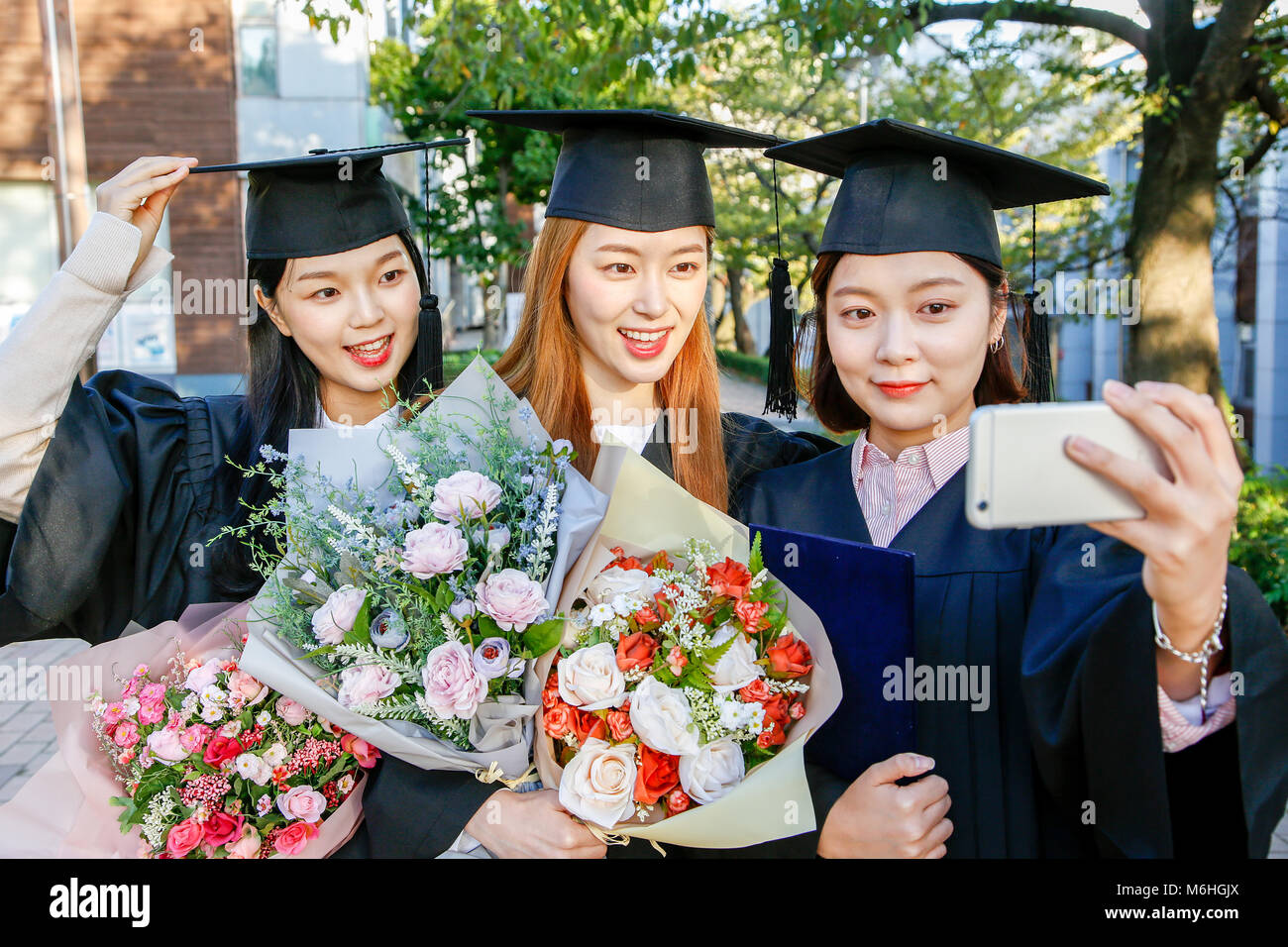 Campus life - Graduation ceremony with friends, get a good start. 051 ...