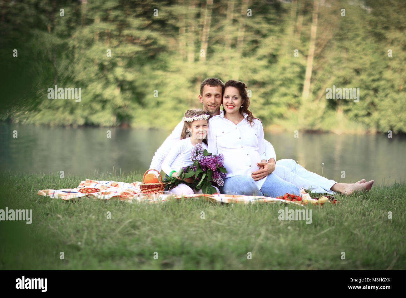 happy family: father,pregnant mother and little daughter on a pi Stock ...