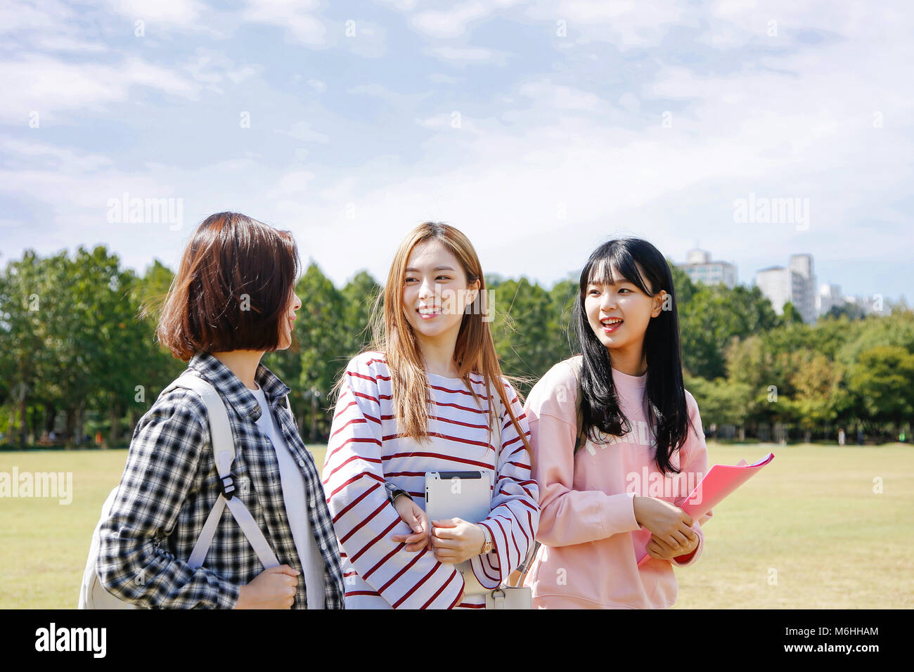 Campus life - freshmen enjoy theirs the campus life. young college ...