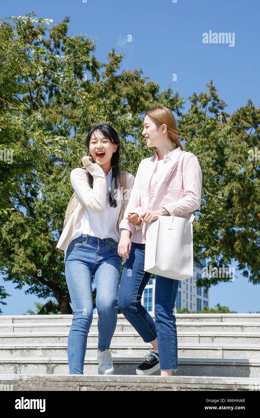 Campus life - freshmen enjoy theirs the campus life. young college ...