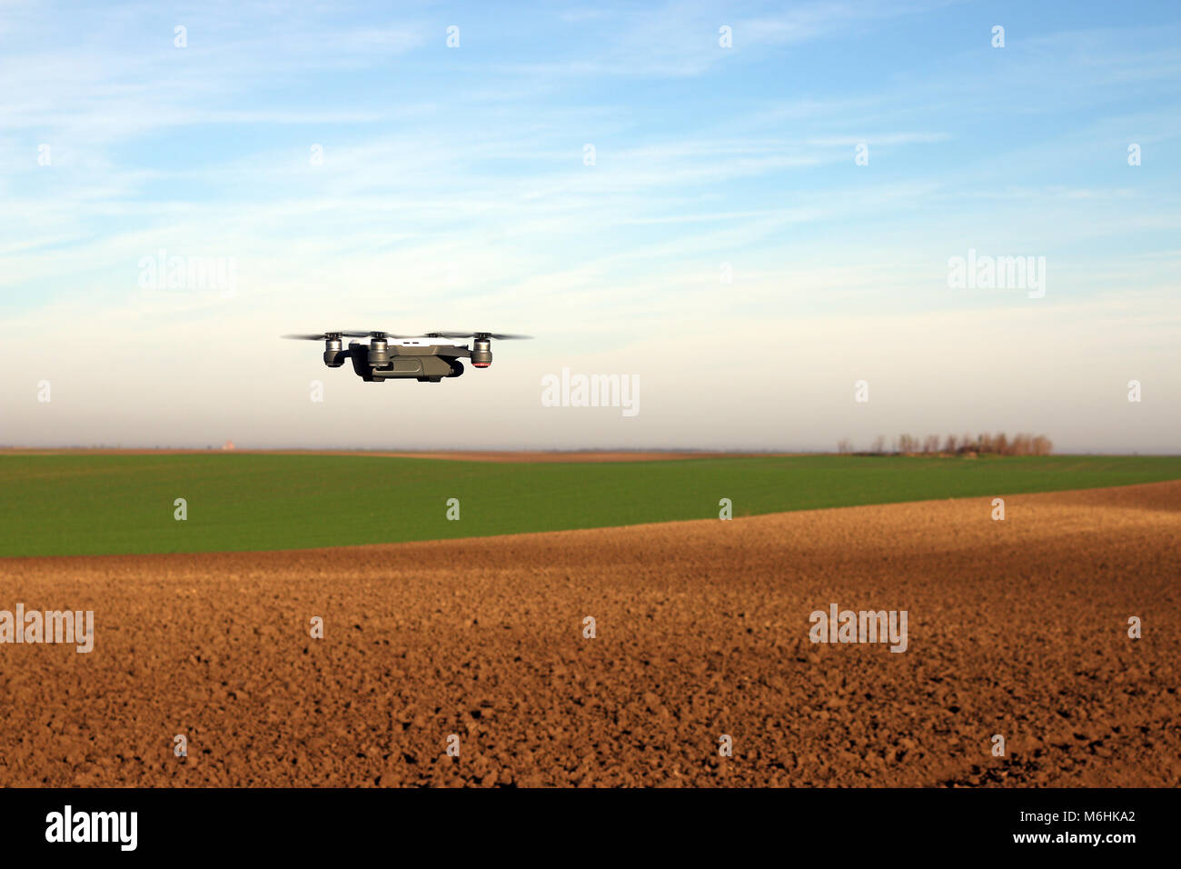 Drone video of field hi-res stock photography and images - Alamy