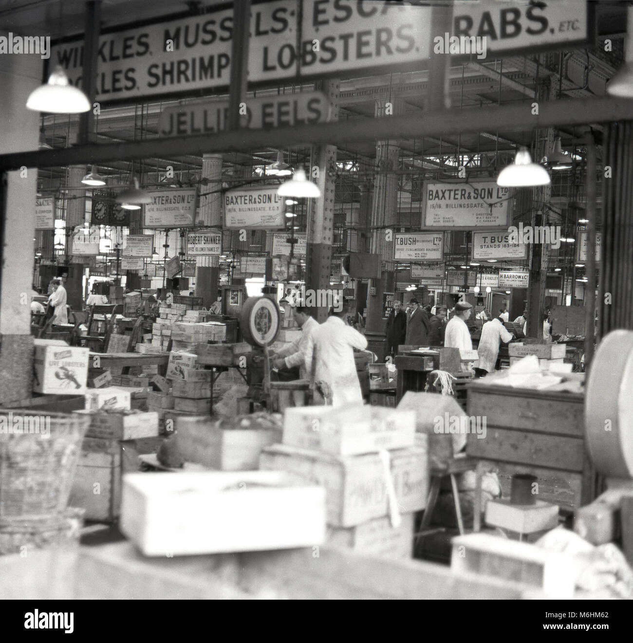1950s, historical, fishmongers working at the famous Billingsgate Fish ...