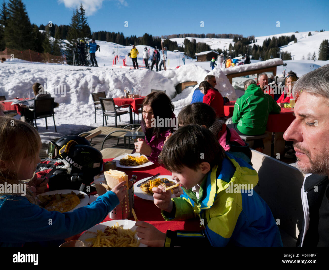 Boy girl parents restaurant hi-res stock photography and images - Alamy