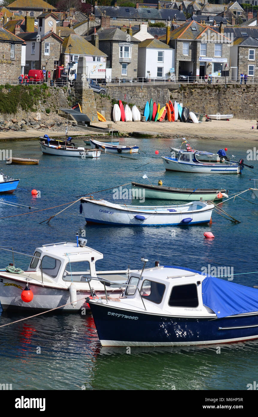 Cornish fishing boats hi-res stock photography and images - Alamy