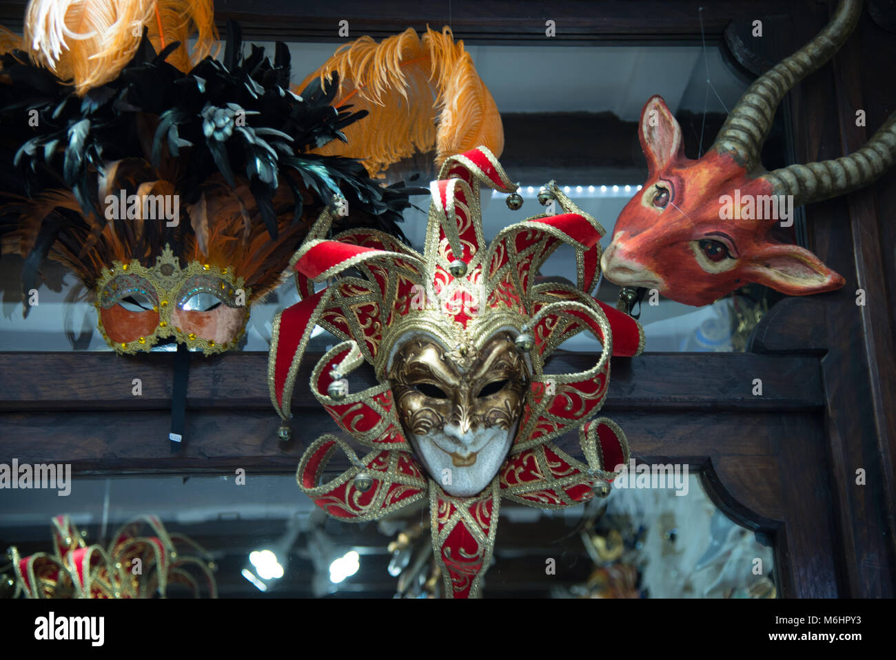 Italy carnival masked costume in gold hi-res stock photography and ...