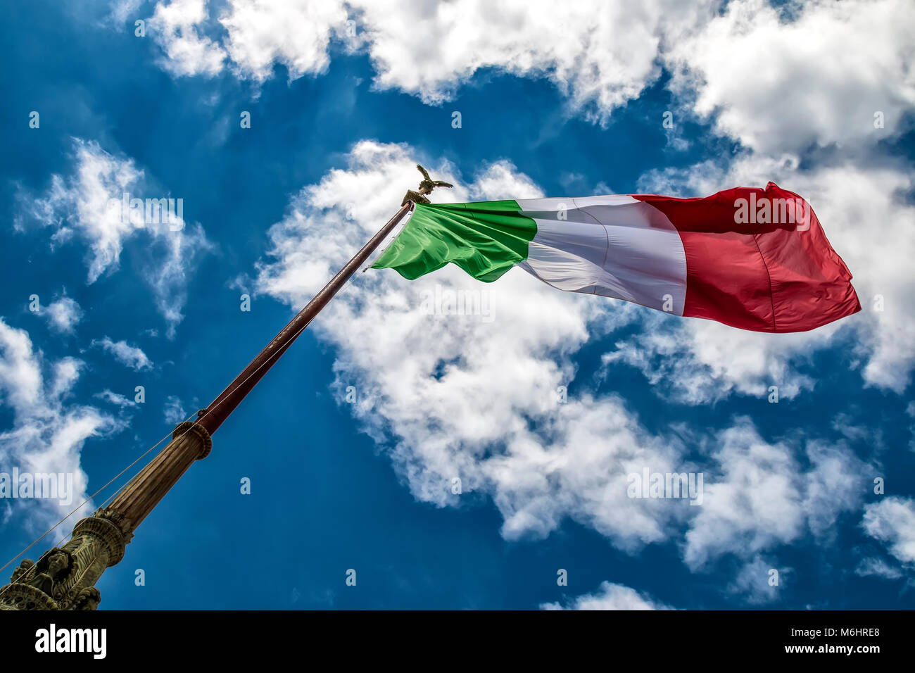 Italian Flag Waving Wallpaper