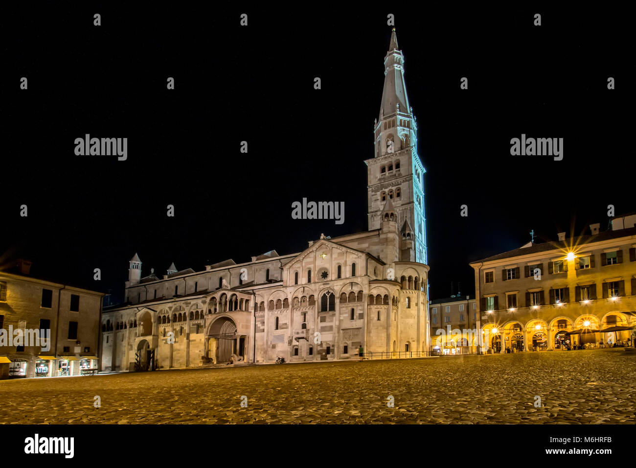 Modena cathedral exterior hi-res stock photography and images - Alamy