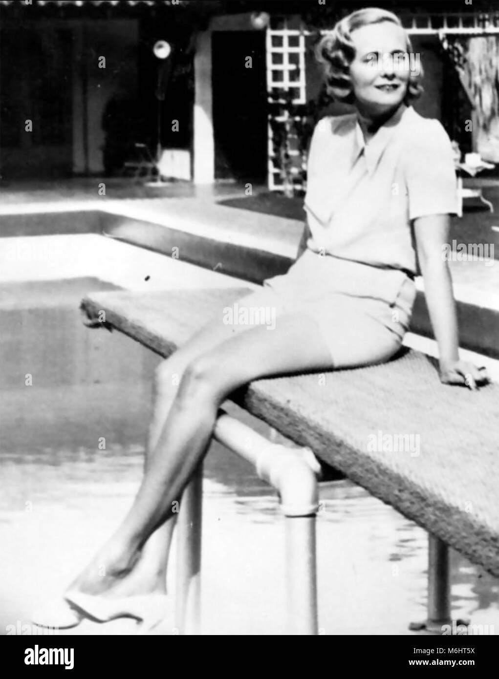 DORIS CASTLEROSSE (1900-1942) English socialite and sometime mistress ...