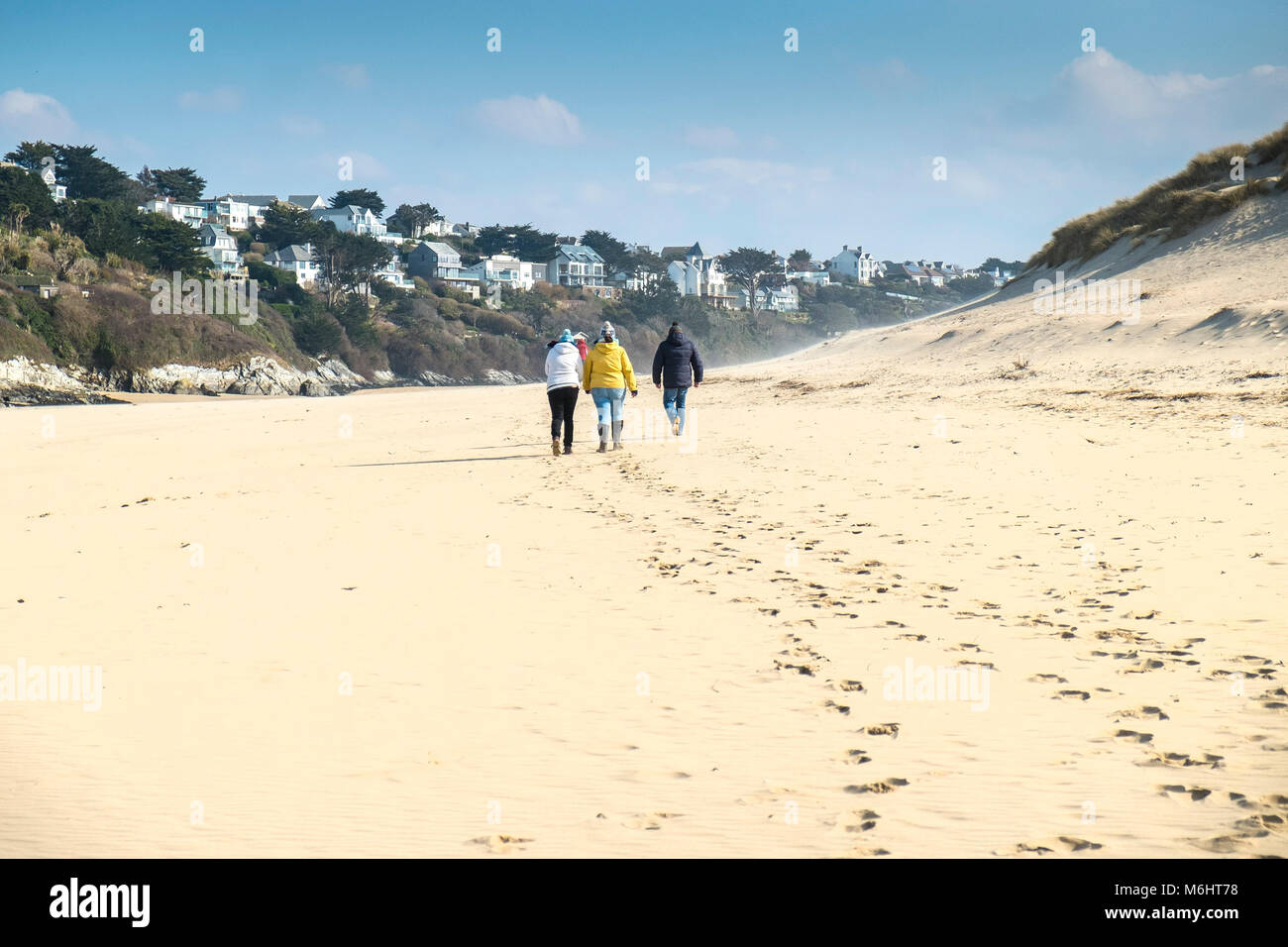 People walking along beach in hi-res stock photography and images - Alamy