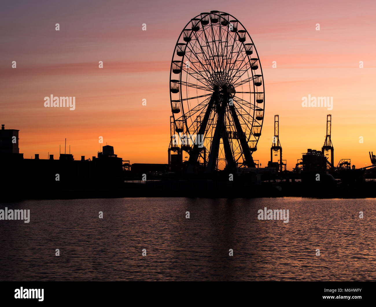 Sunrise ferris wheel Stock Photo - Alamy