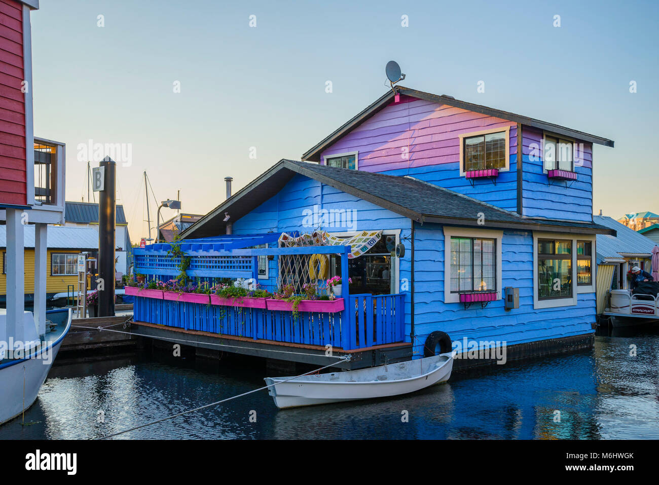 Victoria floating house boat hi-res stock photography and images - Alamy
