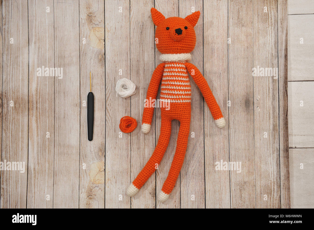 Knitted fox hi-res stock photography and images - Alamy