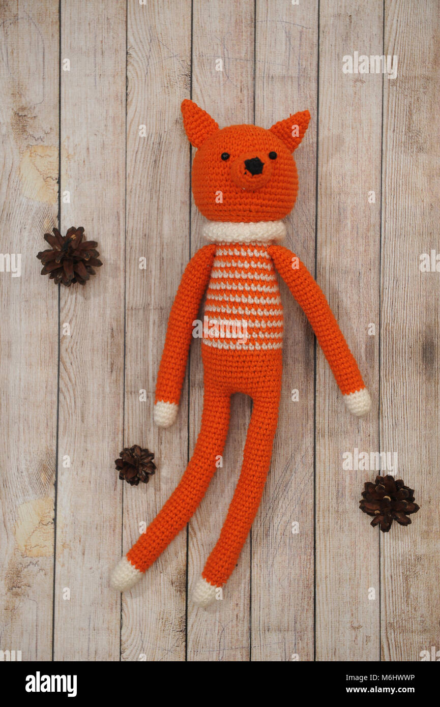Knitted fox hi-res stock photography and images - Alamy