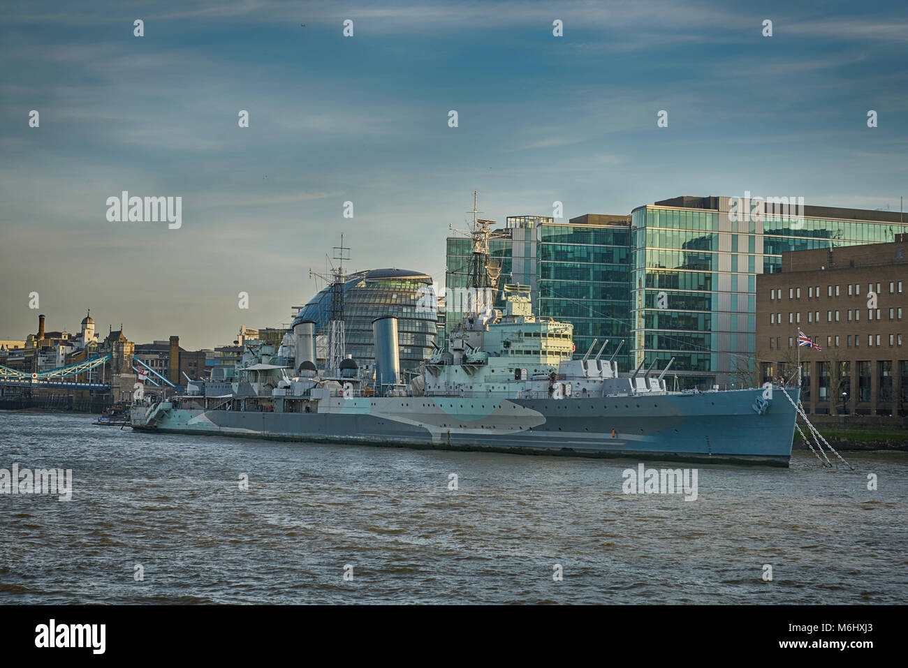 Hms belfast war cruisers hi-res stock photography and images - Alamy