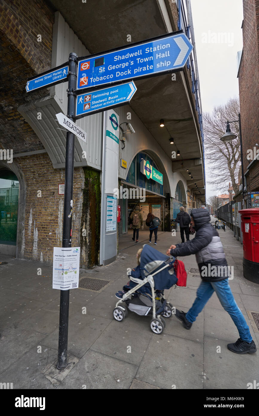 Shadwell overground station hi-res stock photography and images - Alamy
