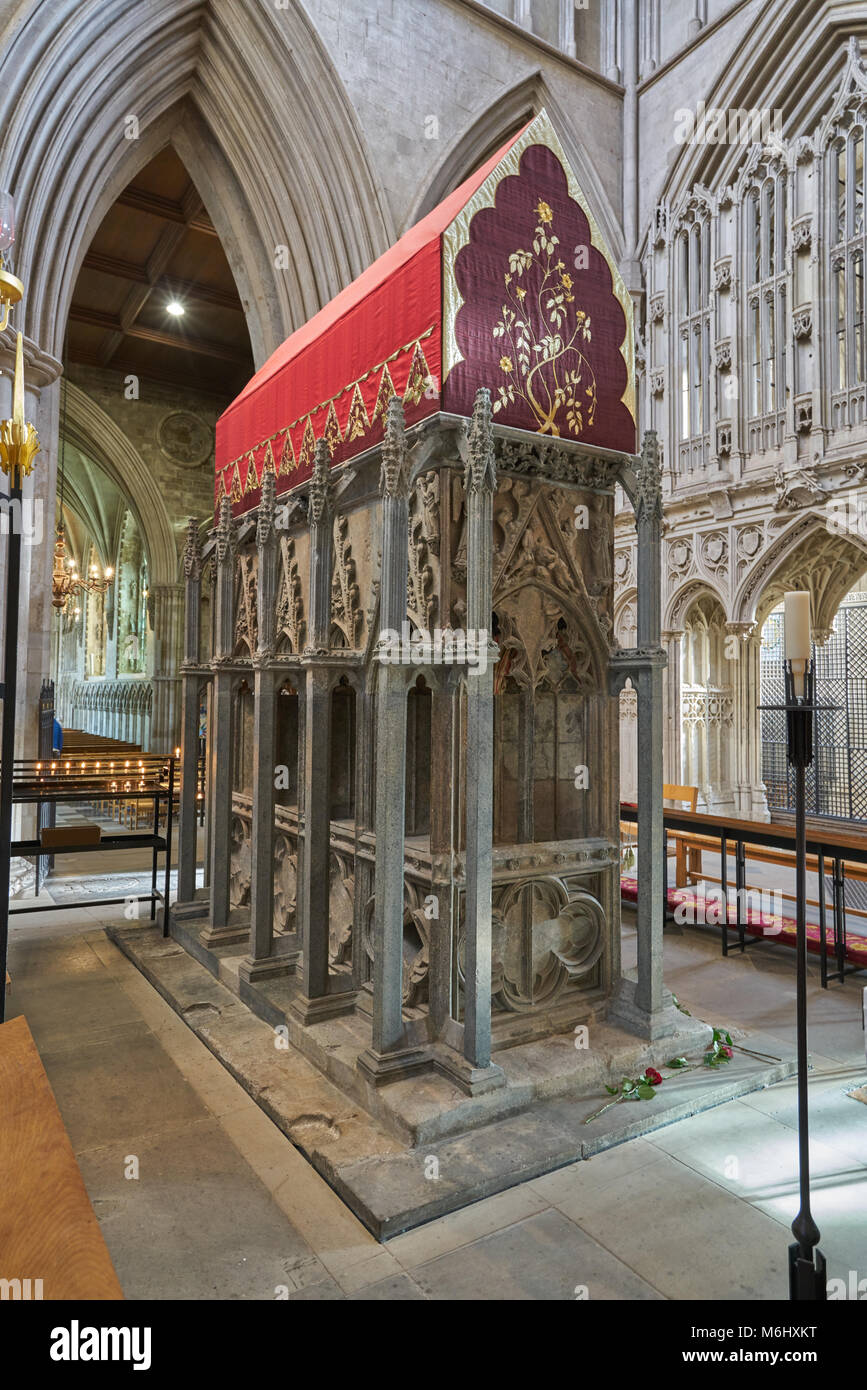 st albans cathedral shrine of st alban Stock Photo - Alamy