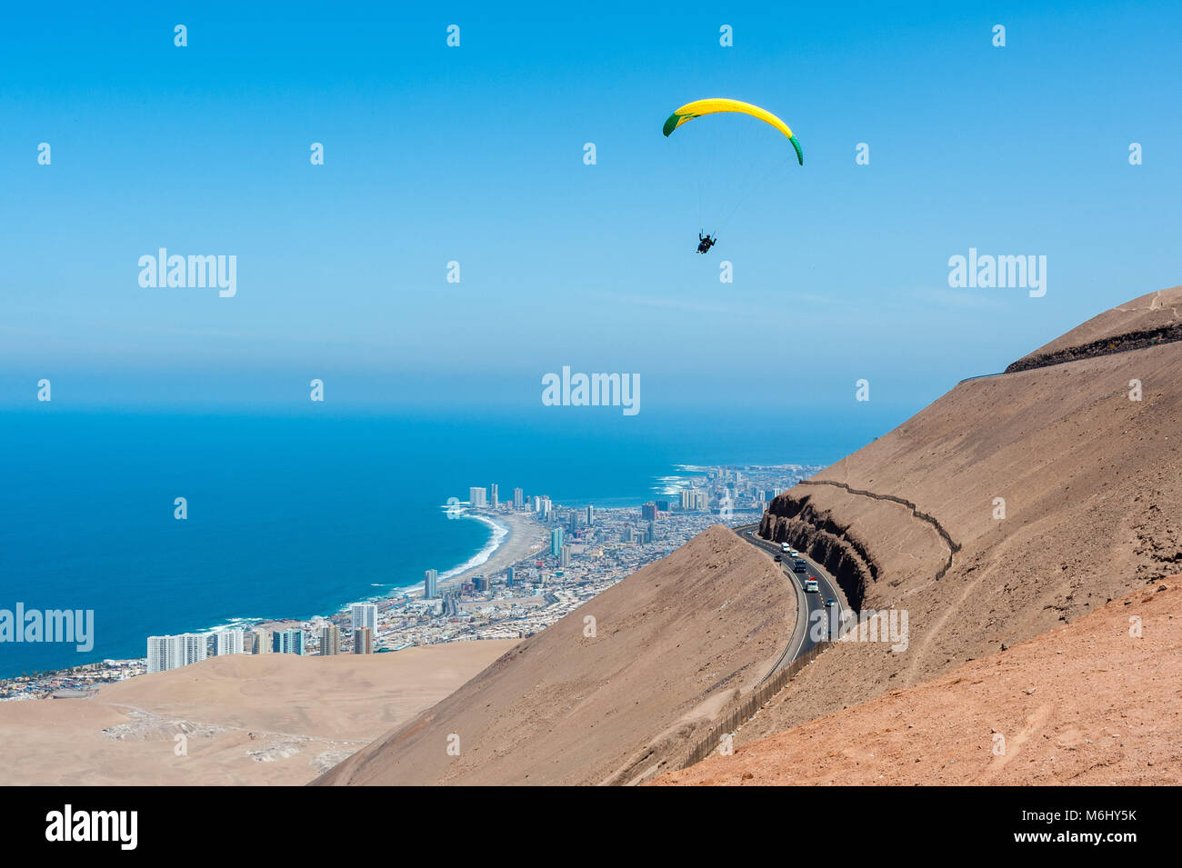 Paraglider, Alto Hospicio, Iquique, Chile Stock Photo - Alamy