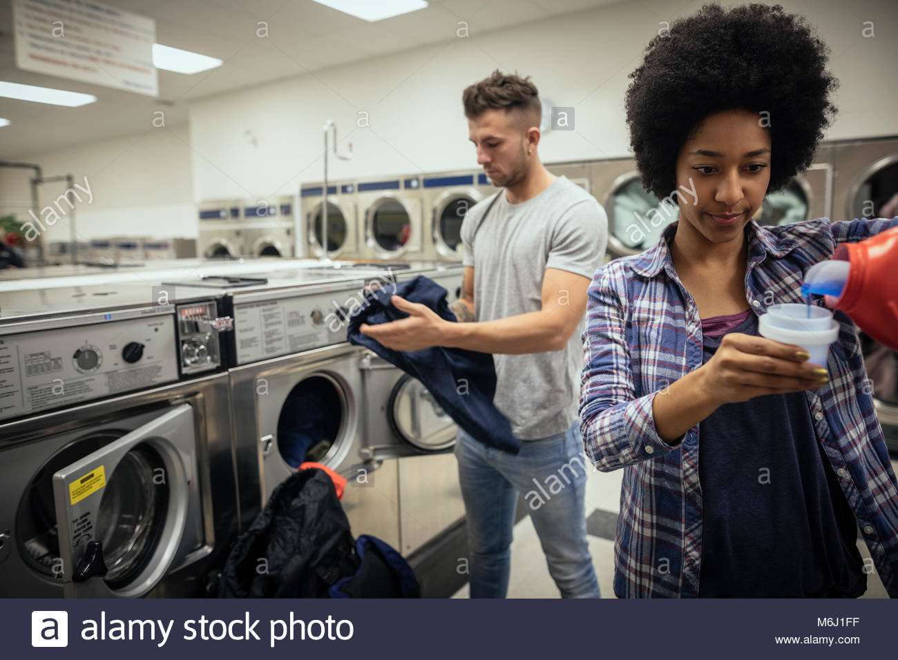 Couple washing machine hi-res stock photography and images - Alamy