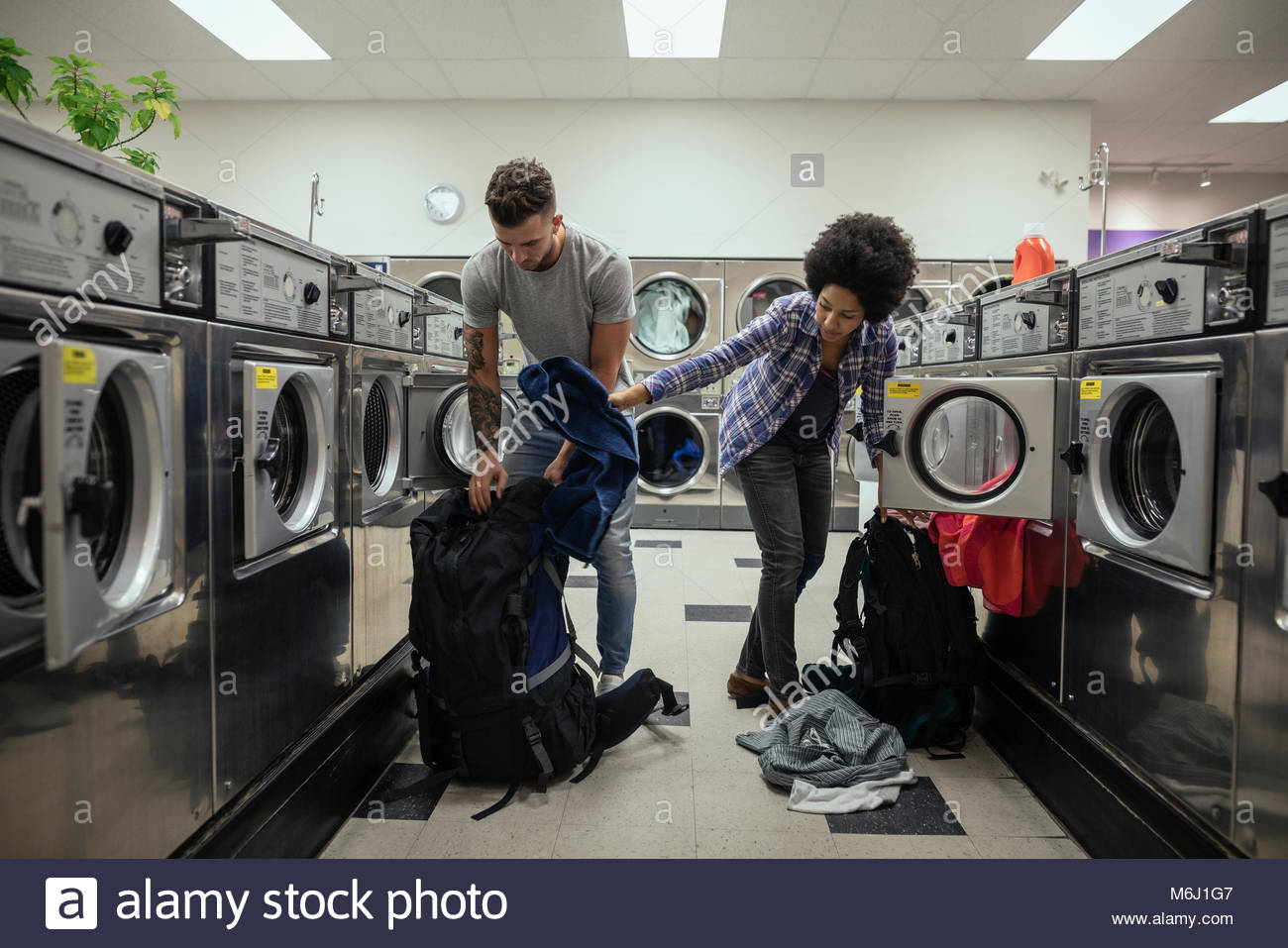 Young_couple hi-res stock photography and images - Alamy