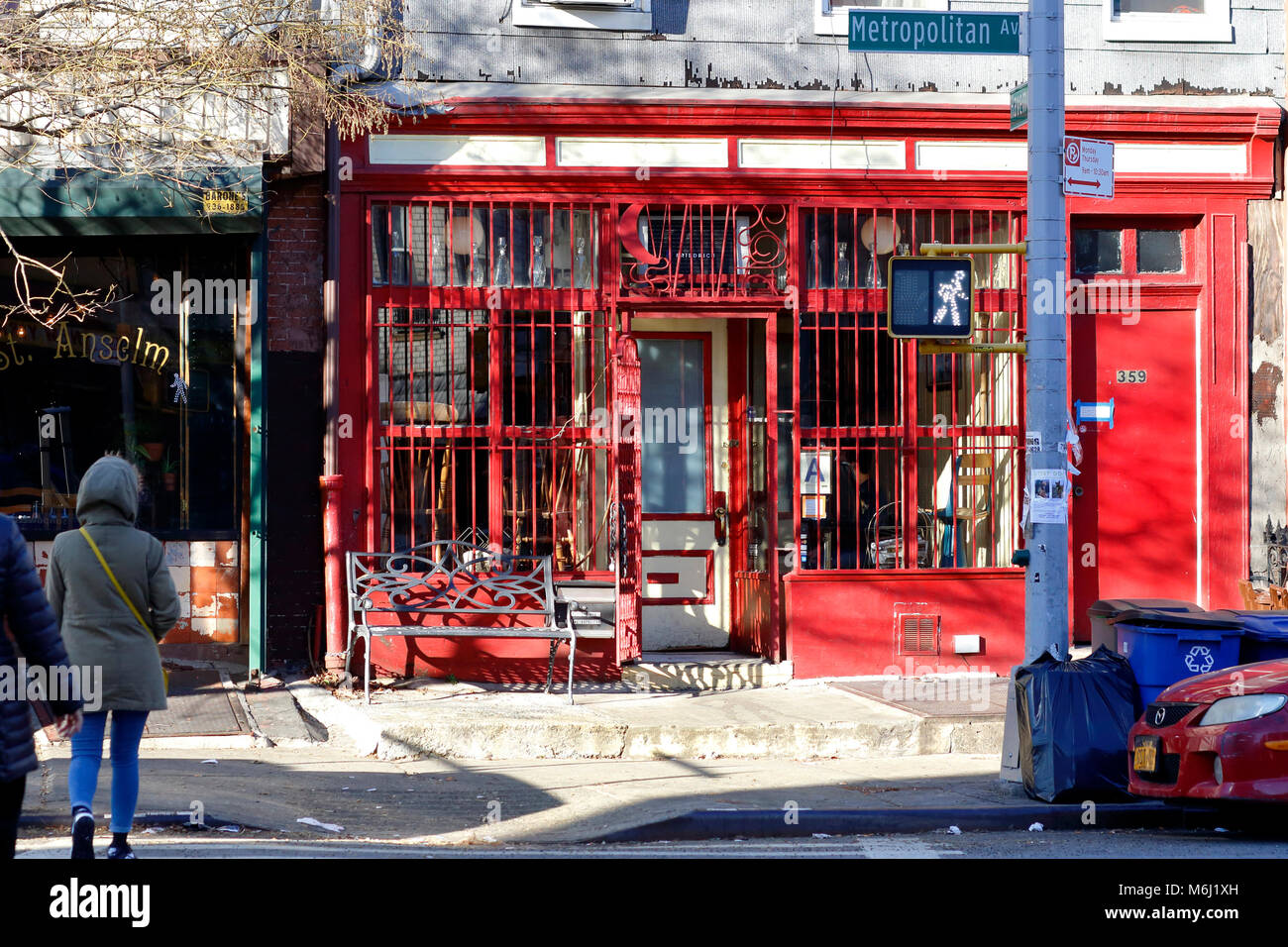 Storefront french restaurant hi-res stock photography and images - Alamy