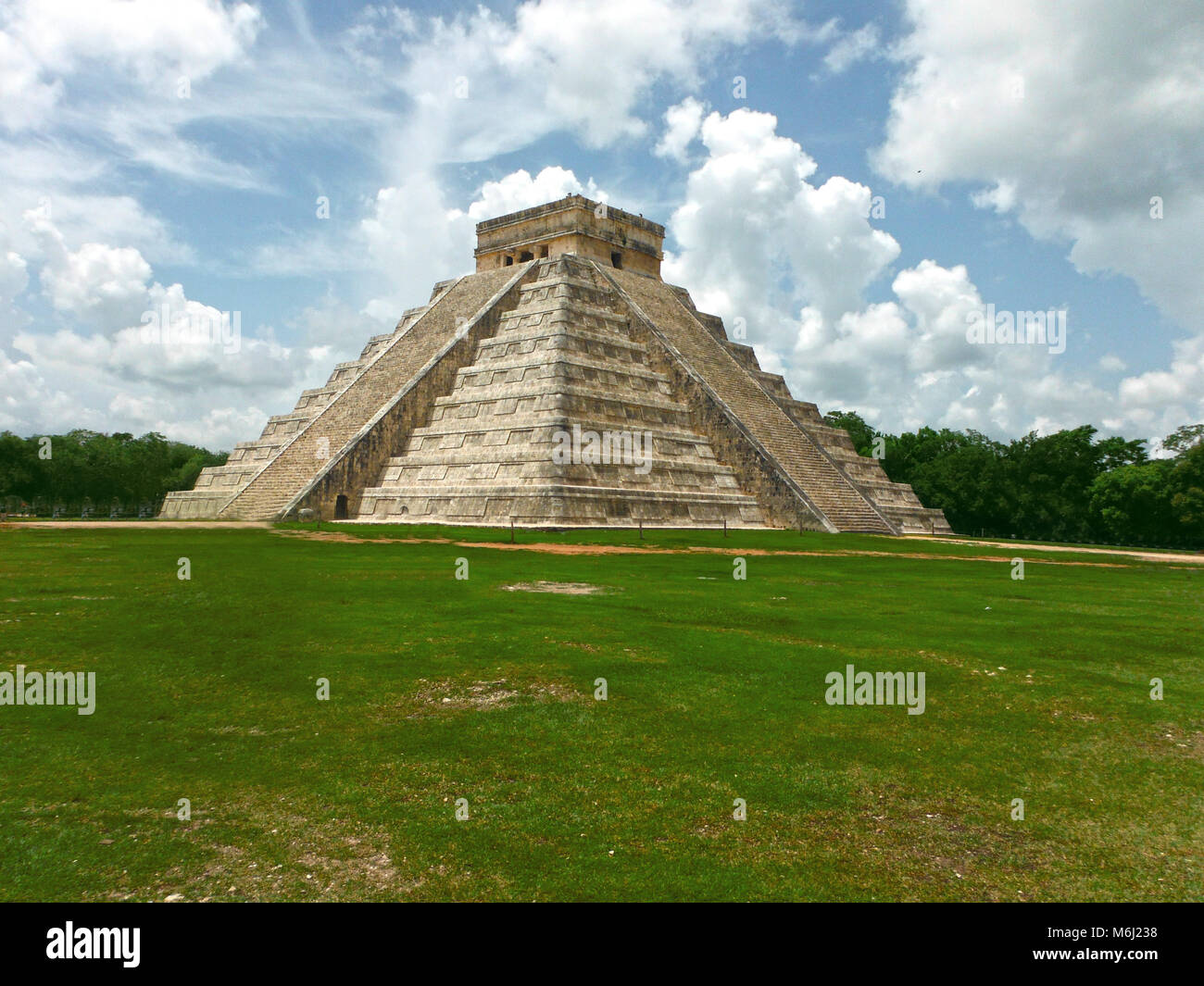 Piramid structure hi-res stock photography and images - Alamy