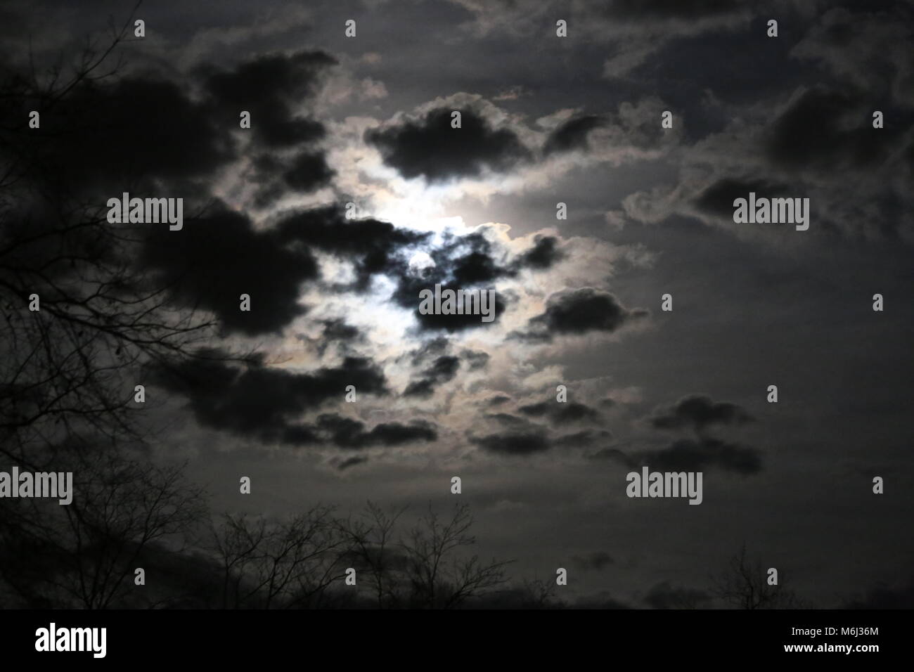 Cloudy moonlit night sky hi-res stock photography and images - Alamy