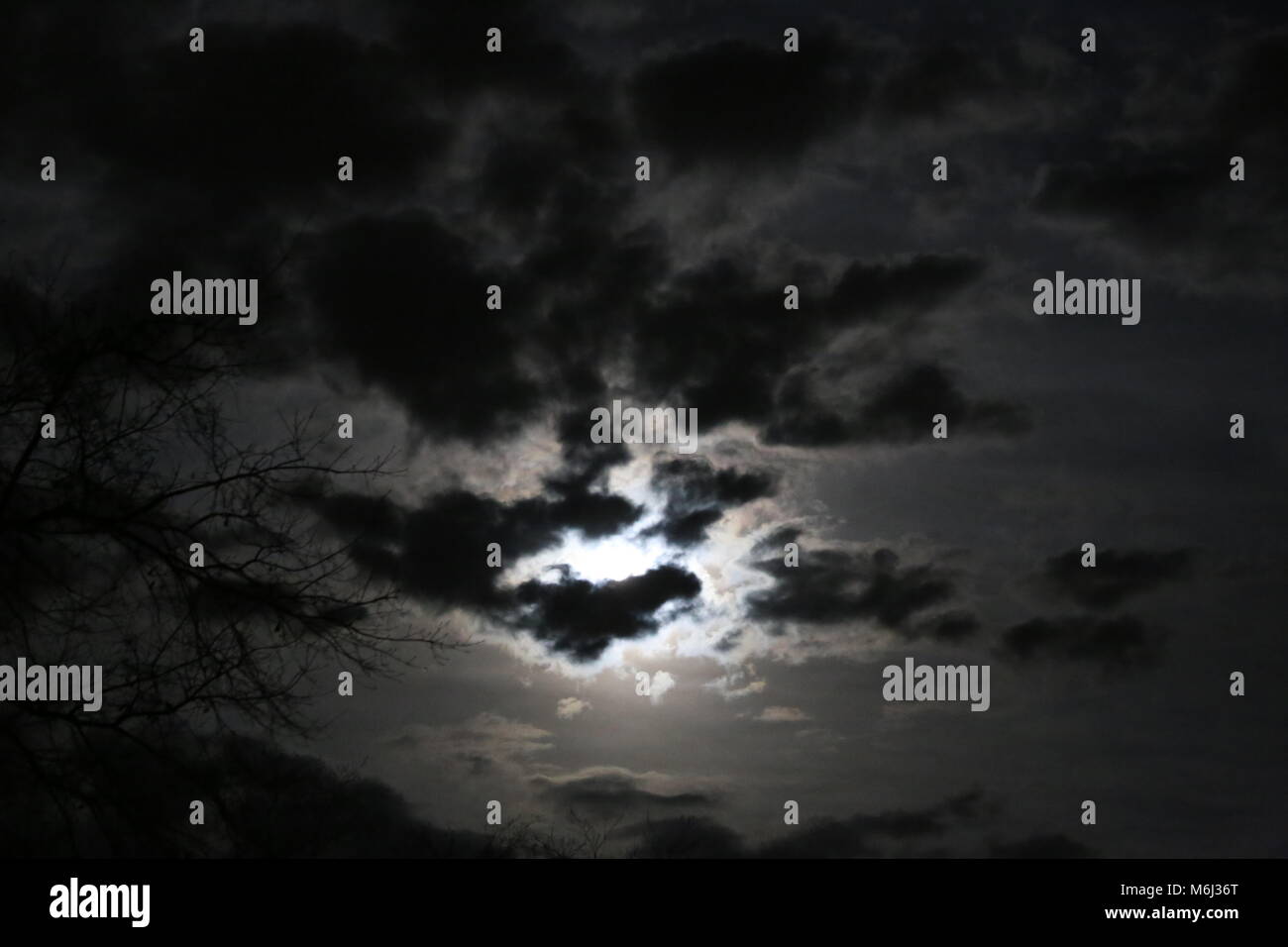 Cloudy moonlit night sky hi-res stock photography and images - Alamy