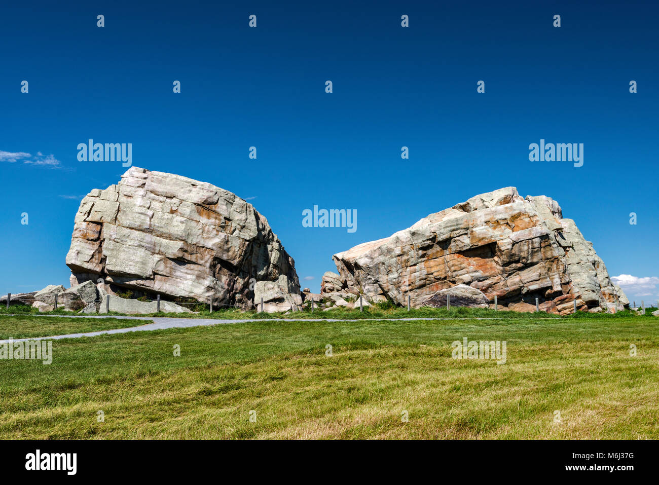 Okotoks Erratic aka The Big Rock, glacial erratic rock near Okotoks ...