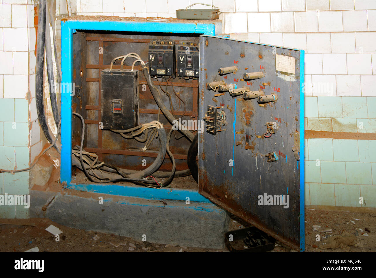 Electrical switch danger abandoned hi-res stock photography and images ...