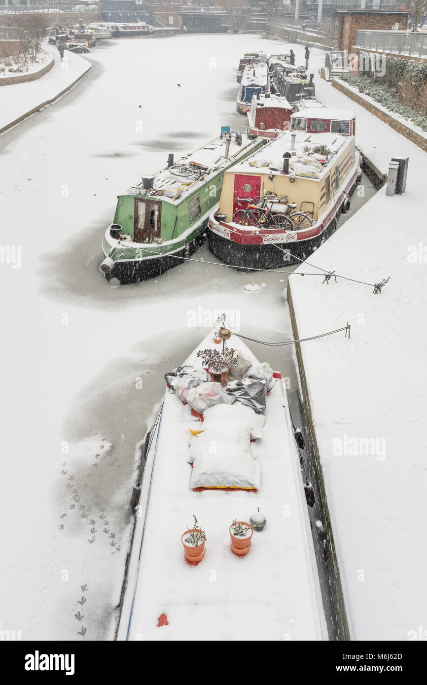 Canal winter snow hi-res stock photography and images - Alamy