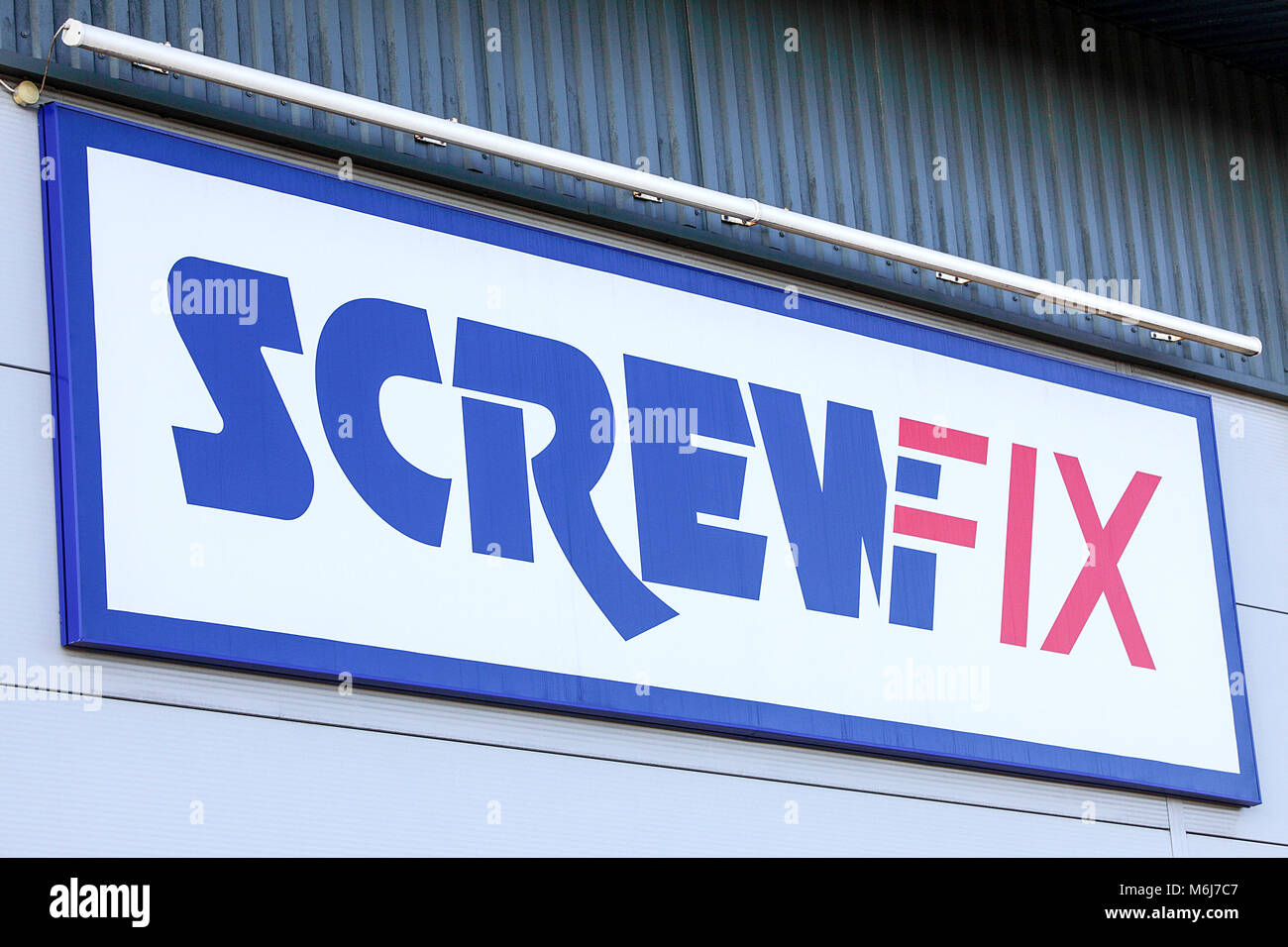 Screwfix store sign hi-res stock photography and images - Alamy