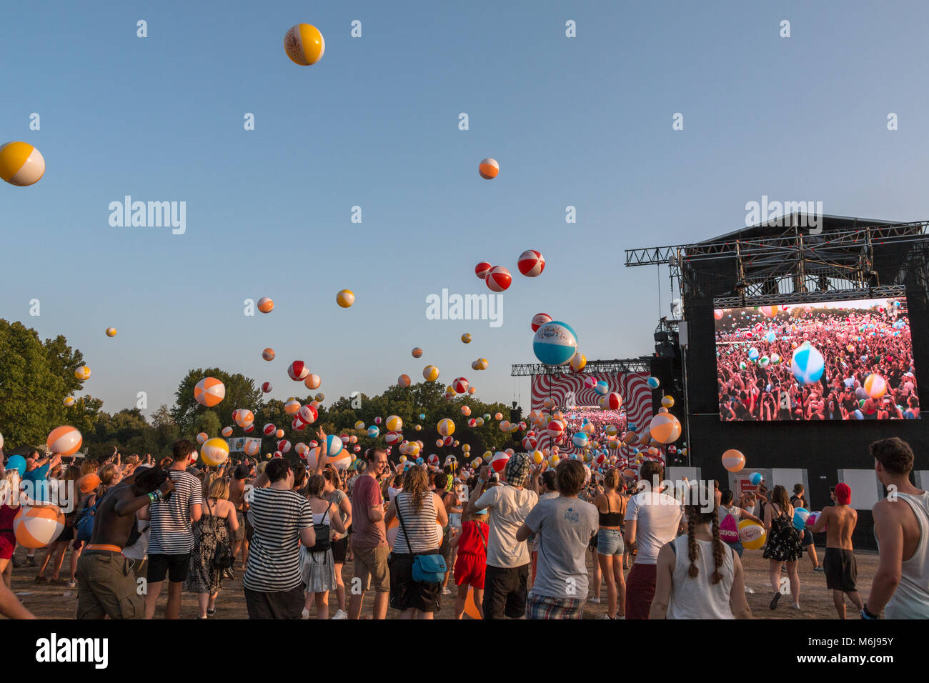 Beach balls hi-res stock photography and images - Alamy