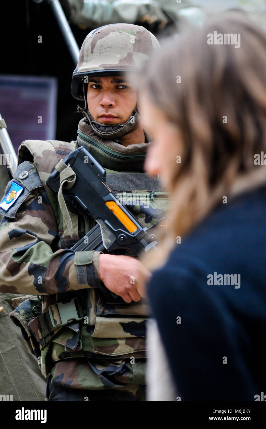 Female french solmier hi-res stock photography and images - Alamy