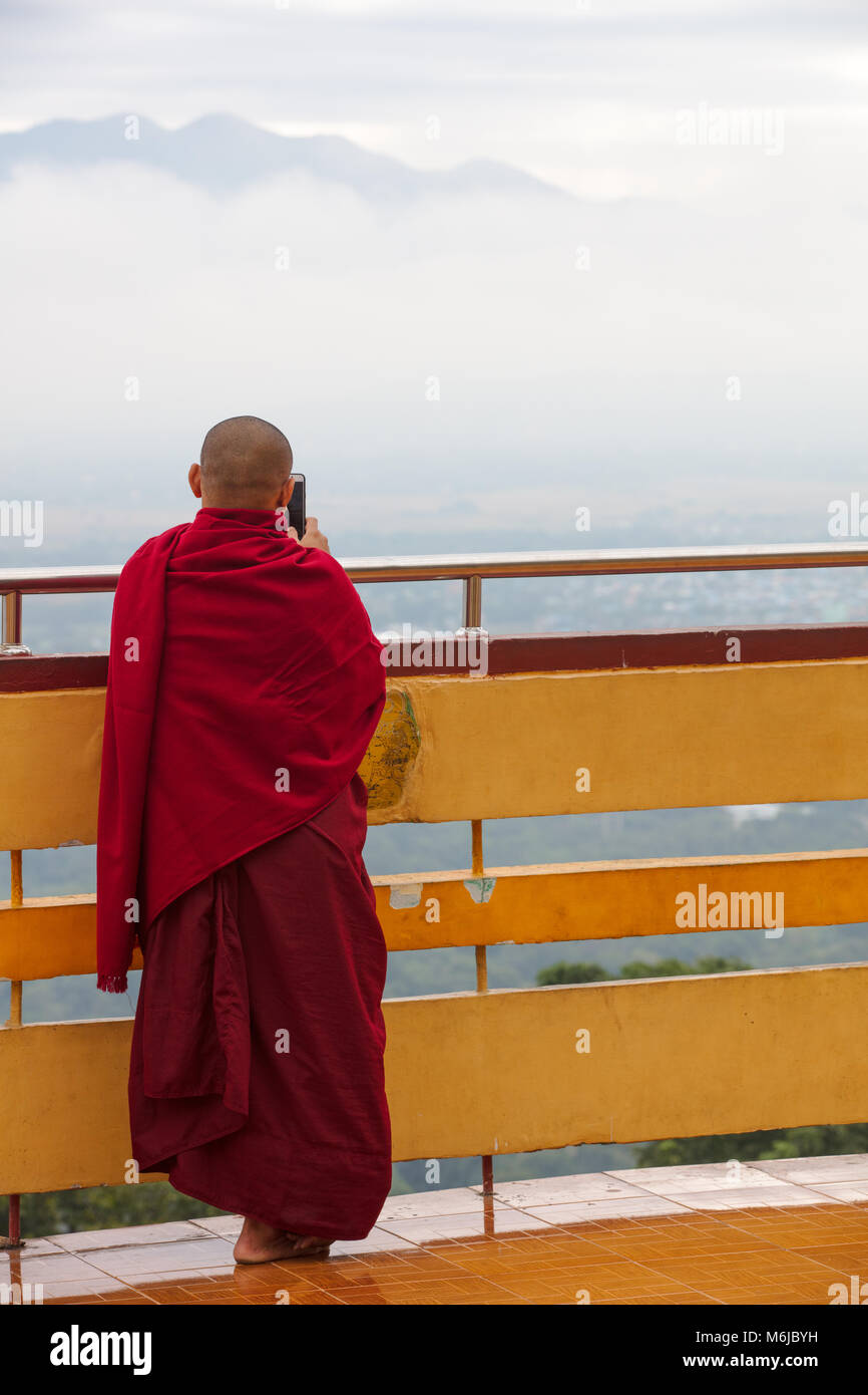 Vertical picture ancient buddhist hi-res stock photography and images ...