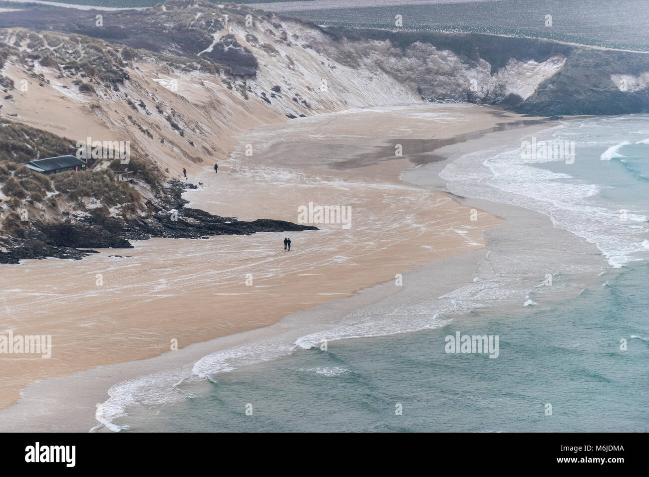 Snow falling in newquay hi-res stock photography and images - Alamy